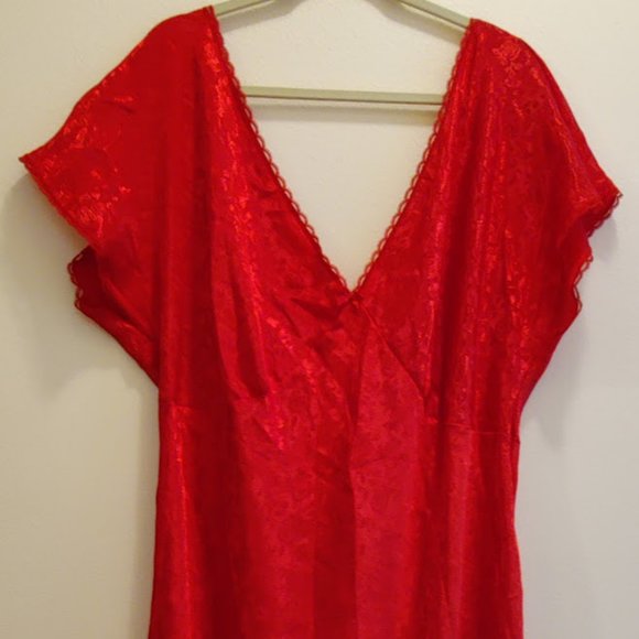 Body Chic | Intimates & Sleepwear | Vintage Long Nightgown By Body Chic ...